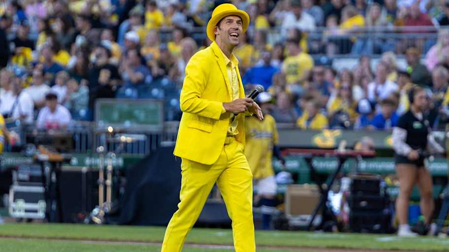 A Broadway star just joined the Savannah Bananas!