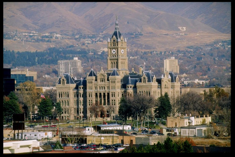 Salt Lake City councilmembers discuss ICE at meeting as activists ...