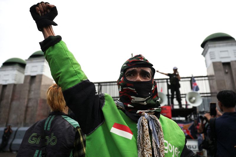 Exclusive-Indonesian ride-hailing industry set for shake-up under draft ...