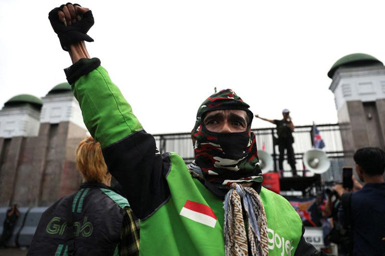 Exclusive-Indonesian ride-hailing industry set for shake-up under draft ...