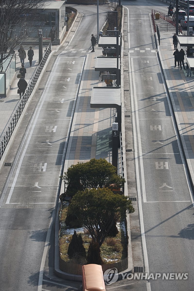 Bus union continues to strike