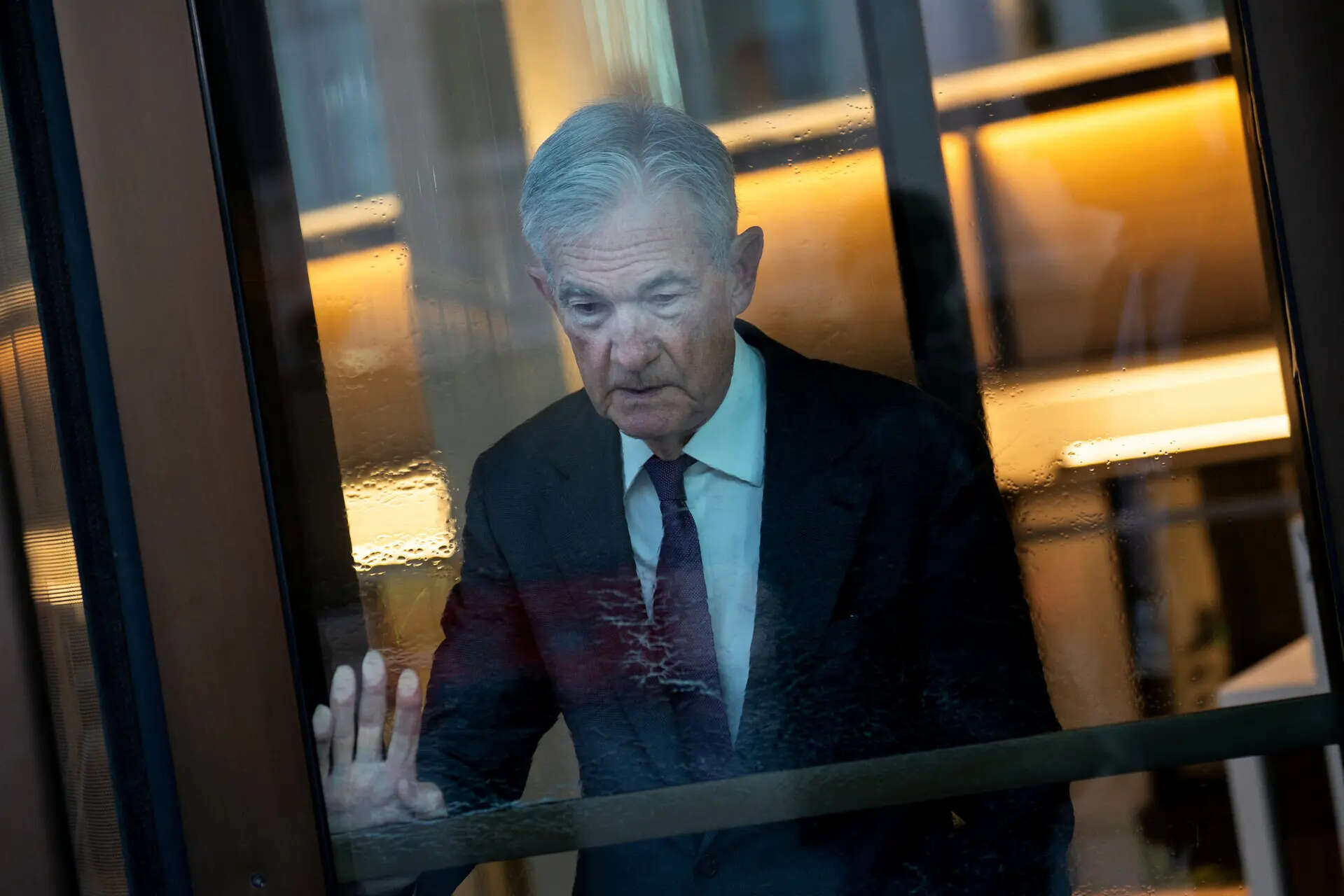 Unusual solidarity: Global central banks step in to back Jerome Powell
