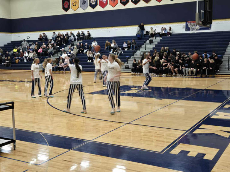 Defense fuels quick start for Grass Lake against Columbia Central