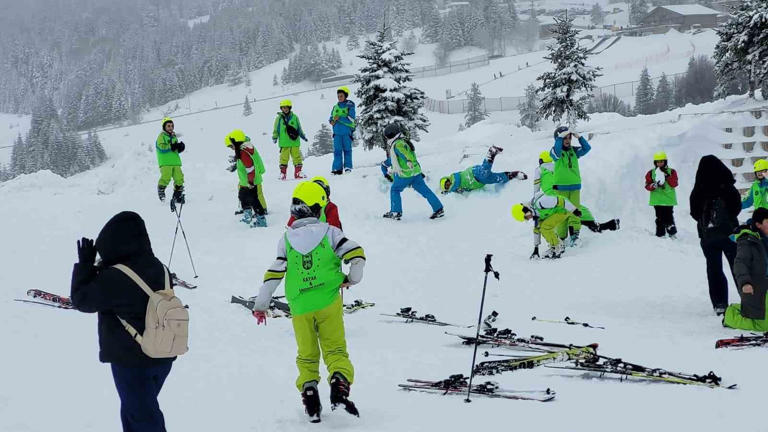 Büyükşehir’le öğrencilerin kayak keyfi