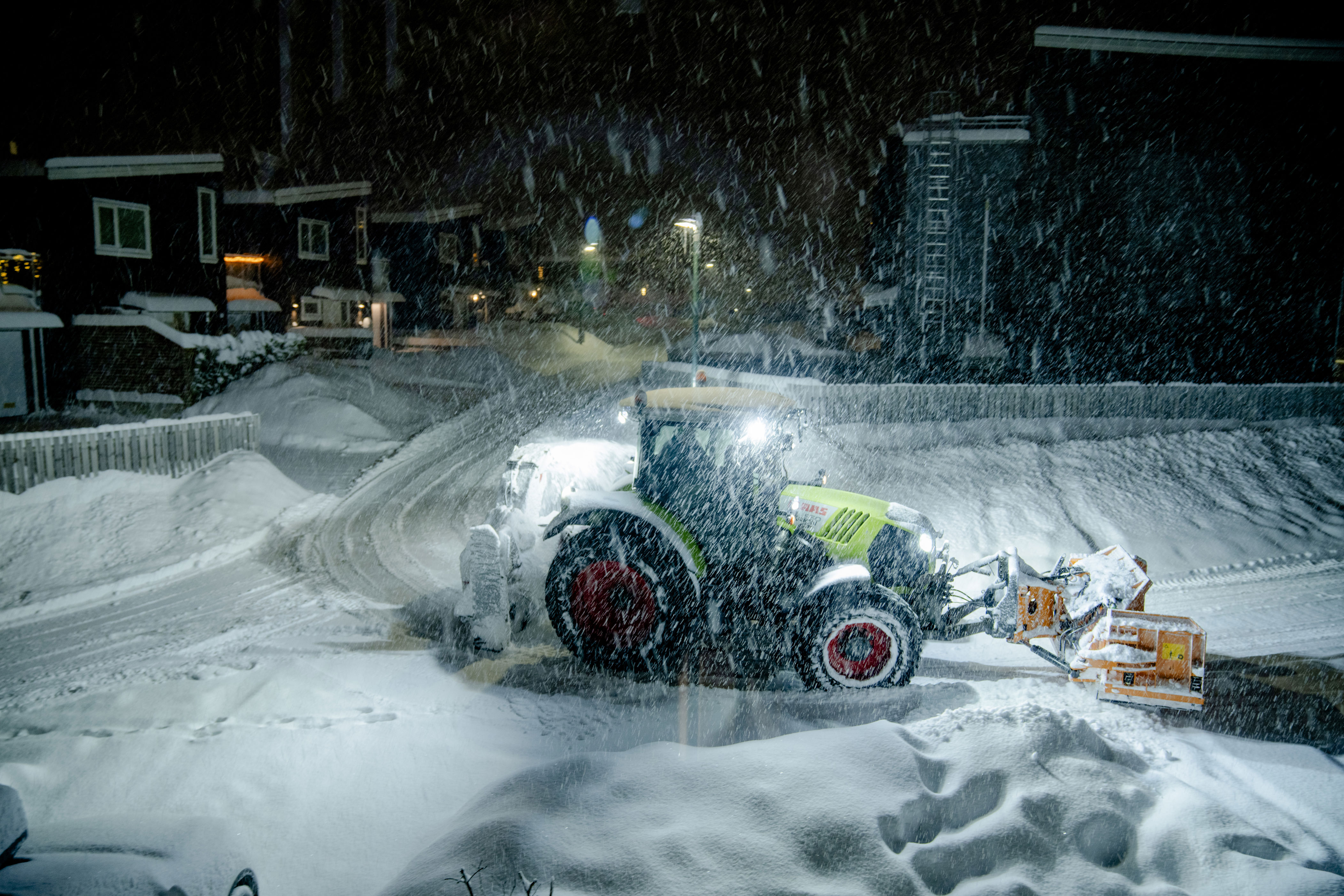 Snøtrøbbel flere steder i Sør-Norge: – Krevende kjøreforhold