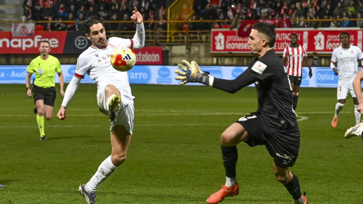 El Athletic juega mejor con diez que con once