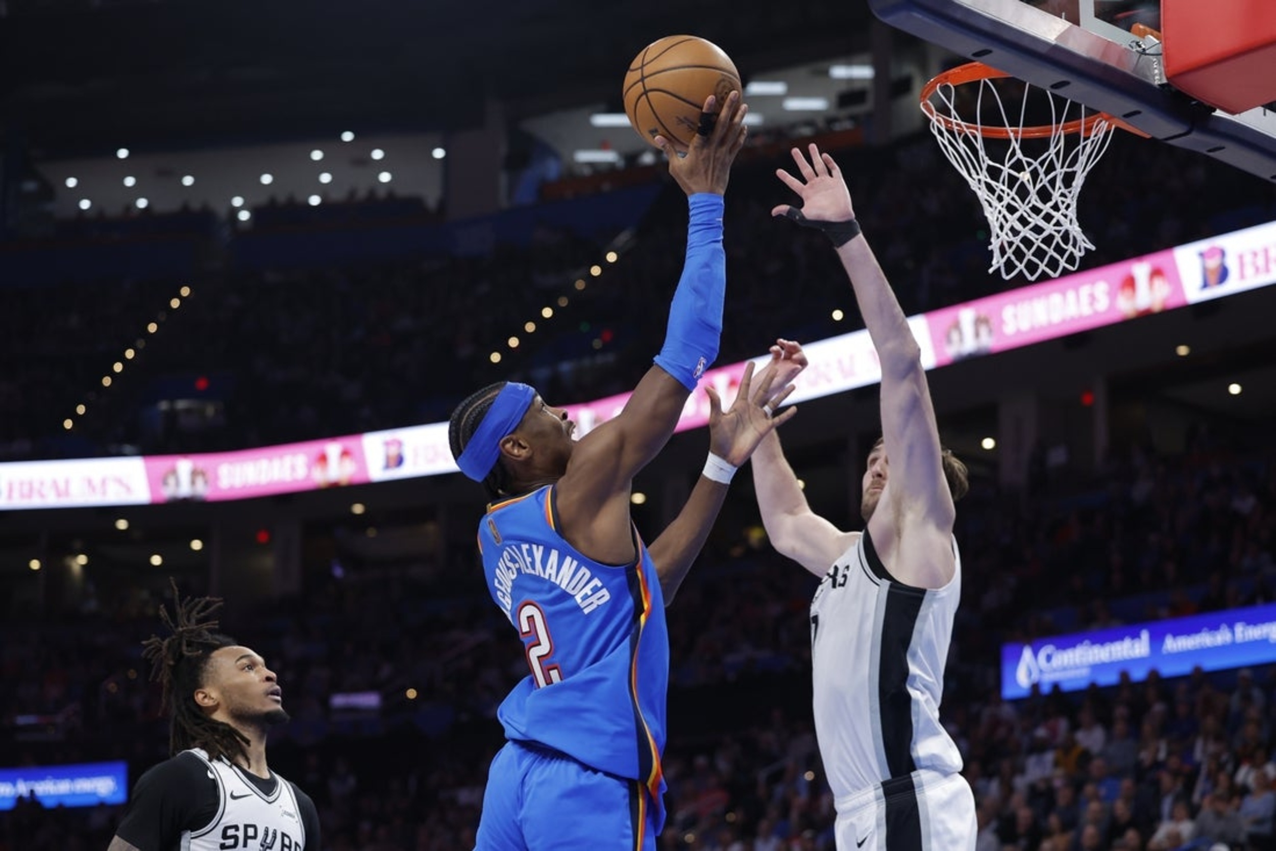 NBA roundup: Thunder finally get past Spurs on 4th try