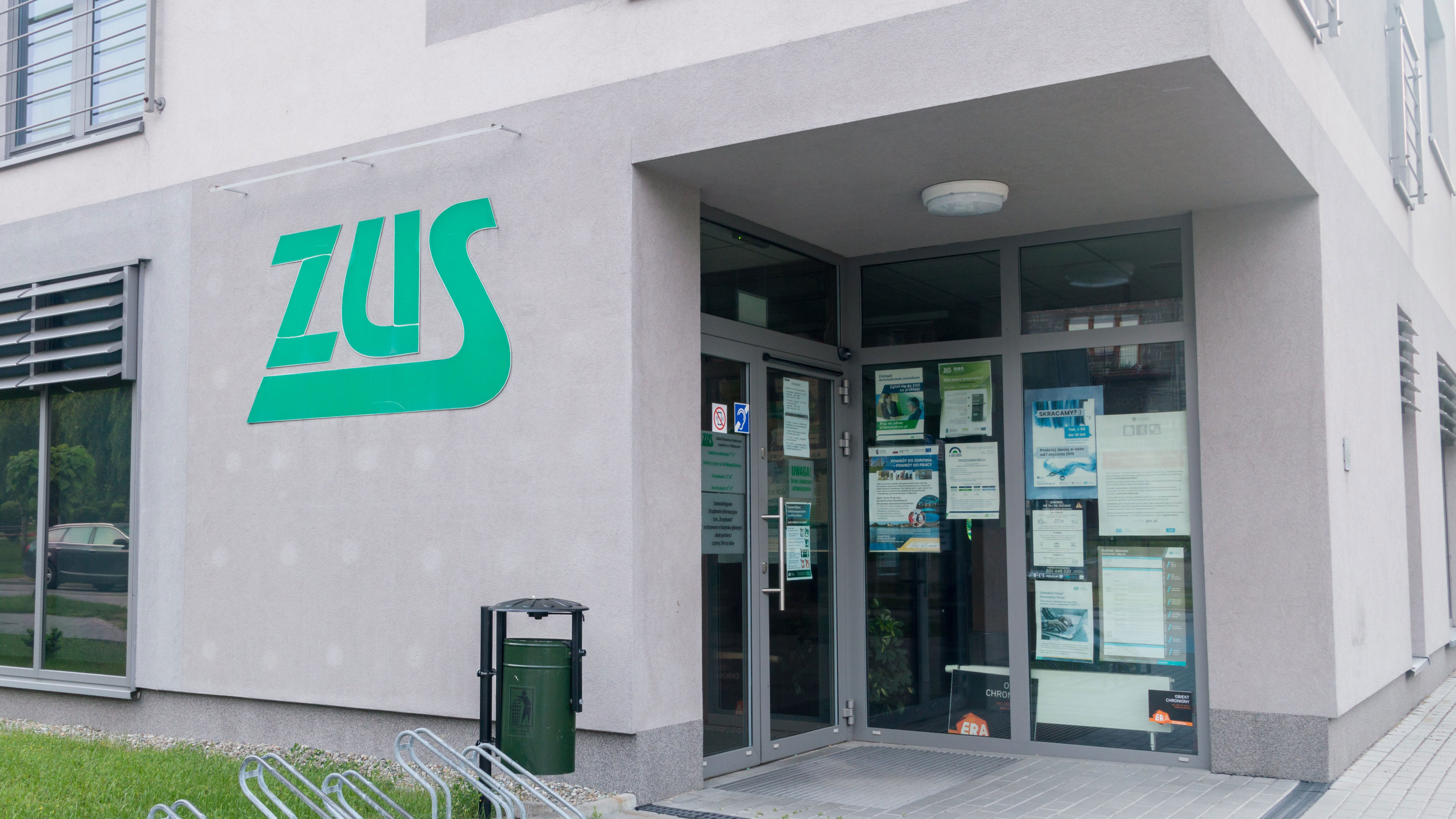 ZUS ma pełne ręce roboty. Blisko 100 tys. wniosków Polaków w osiem dni