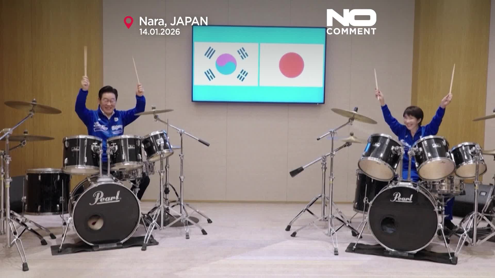 La primera ministra Takaichi y el presidente Lee tocan la batería ...