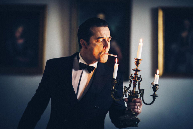 „Falco meets Amadeus“ bringt die Stadthalle zum Glühen