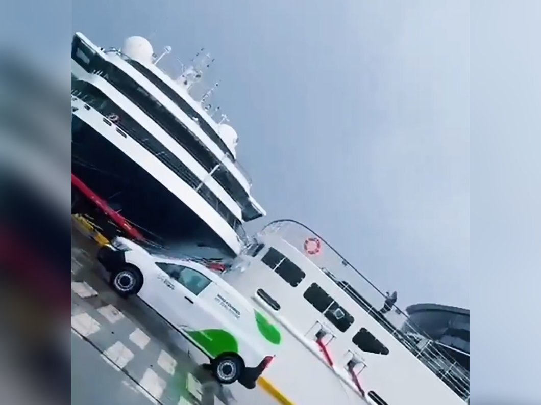 After violent storm: Ships crash into each other in harbor