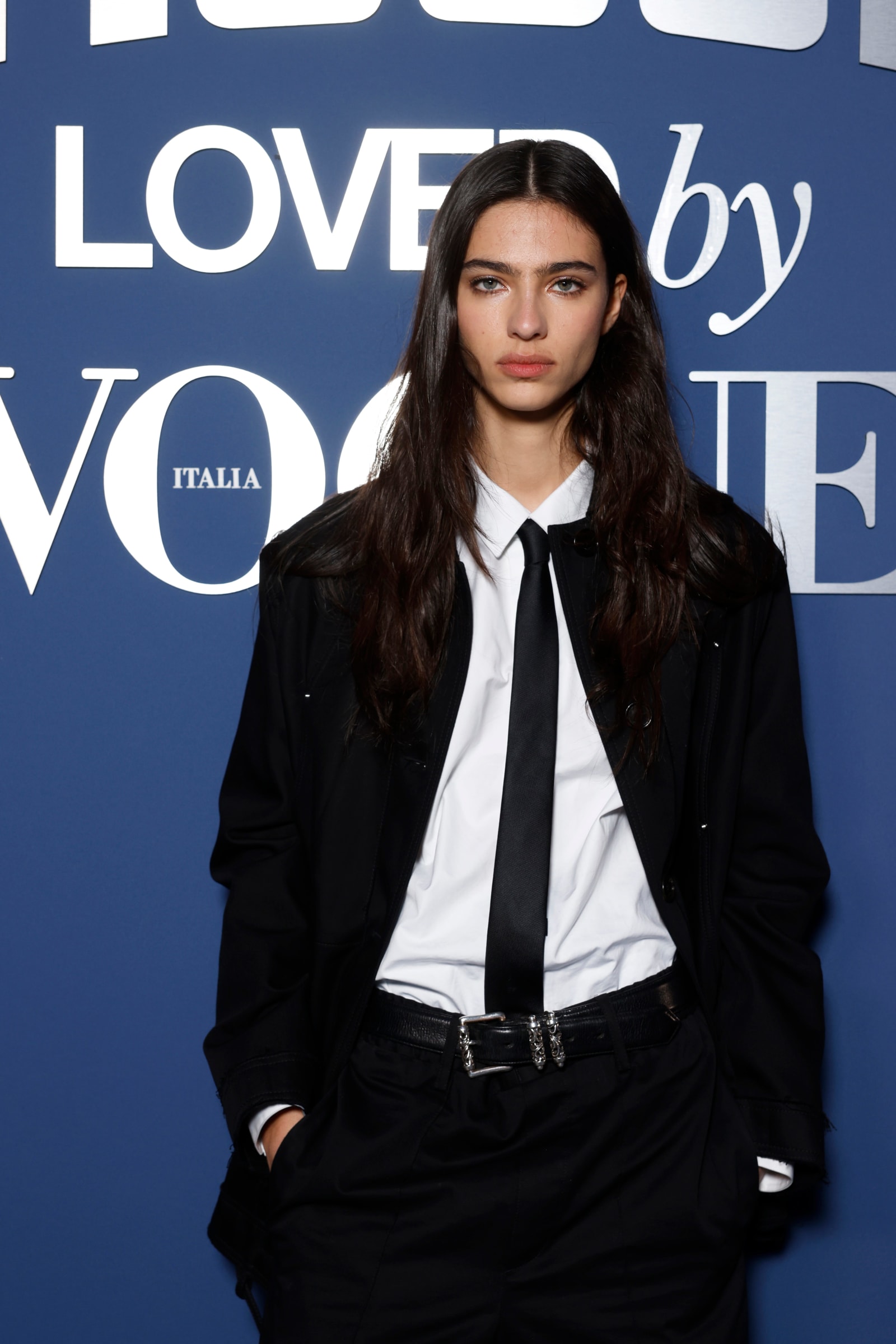 歌手のロザリア、噂のガールフレンドとパリデート「ただの友人」「恋人」SNSで議論勃発