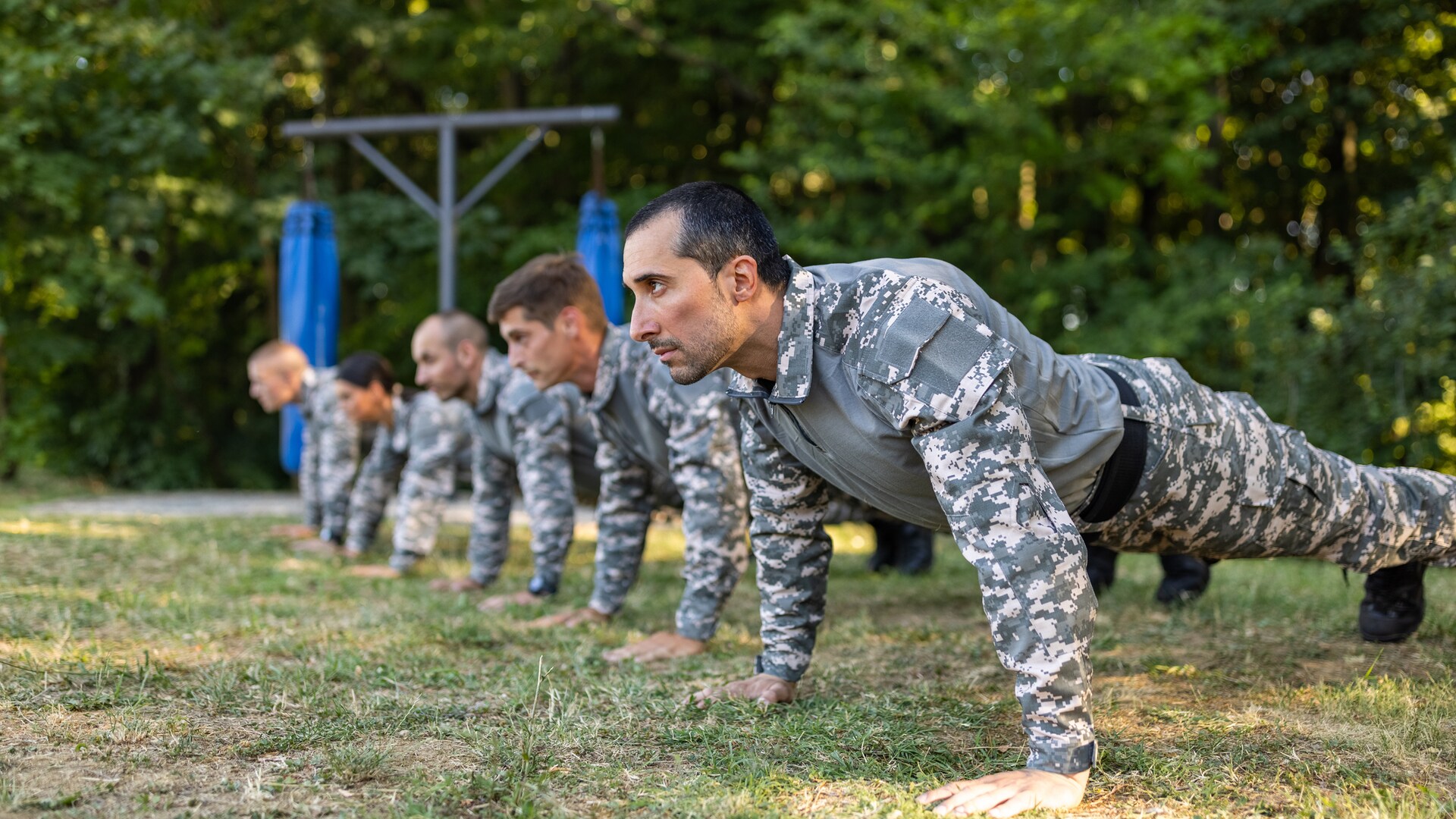 Ohne Geräte trainieren: Die 5 besten Übungen von Ex-Navy-SEAL