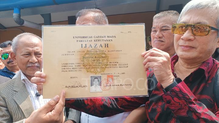 Saksi penggugat Jokowi bawa ijazah alumnus kehutanan UGM