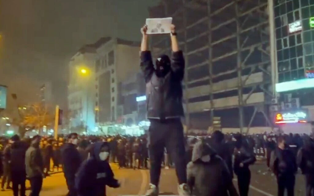 Tehran doctors say security forces intentionally firing at protesters ...