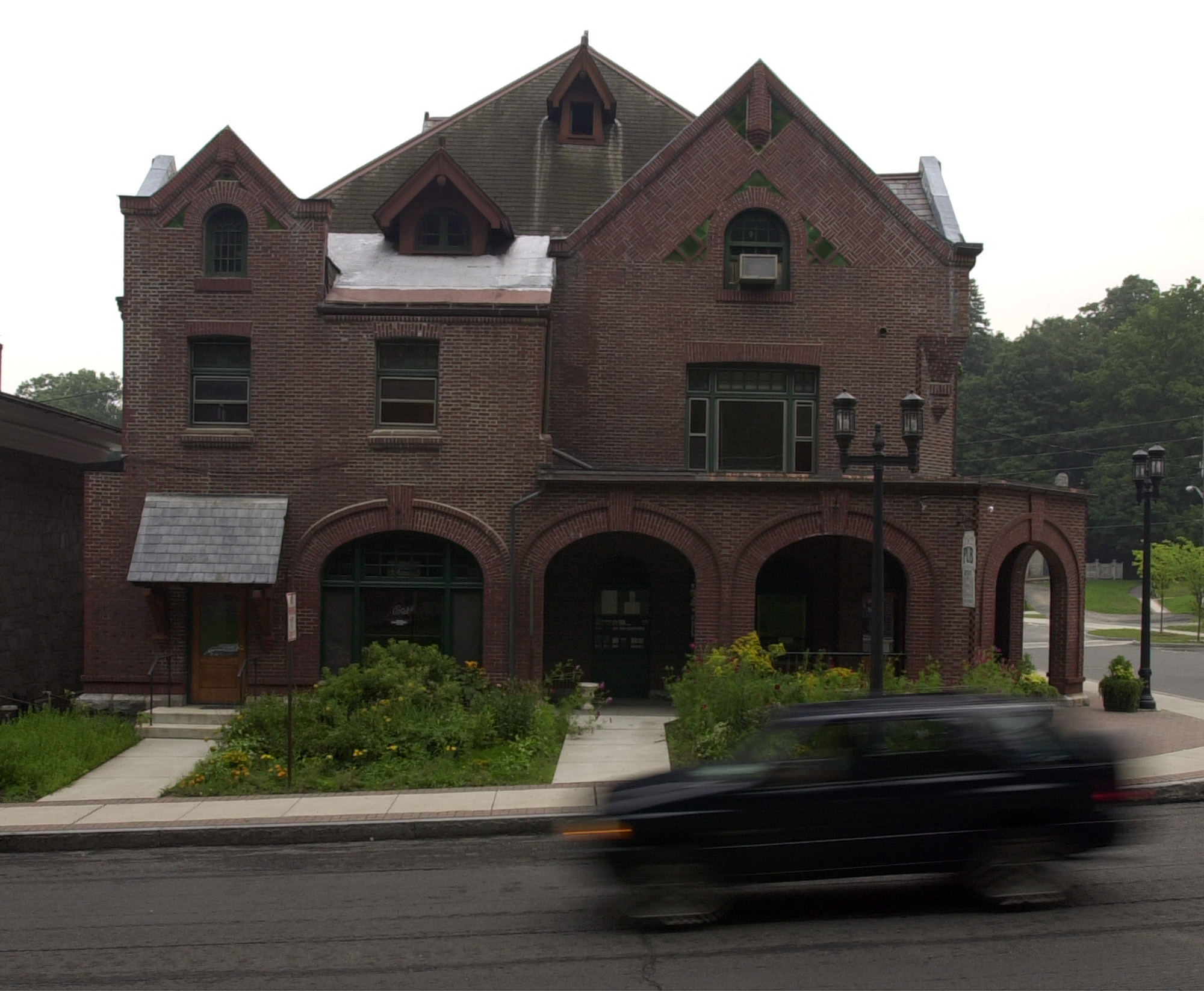 Iconic CT pub is closing its doors after decades. What the building’s ...