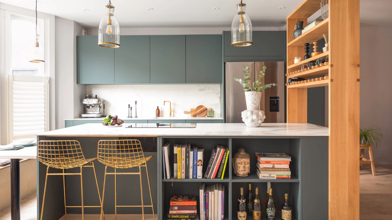 Are open shelves or wall cabinets better? Kitchen experts share their ...