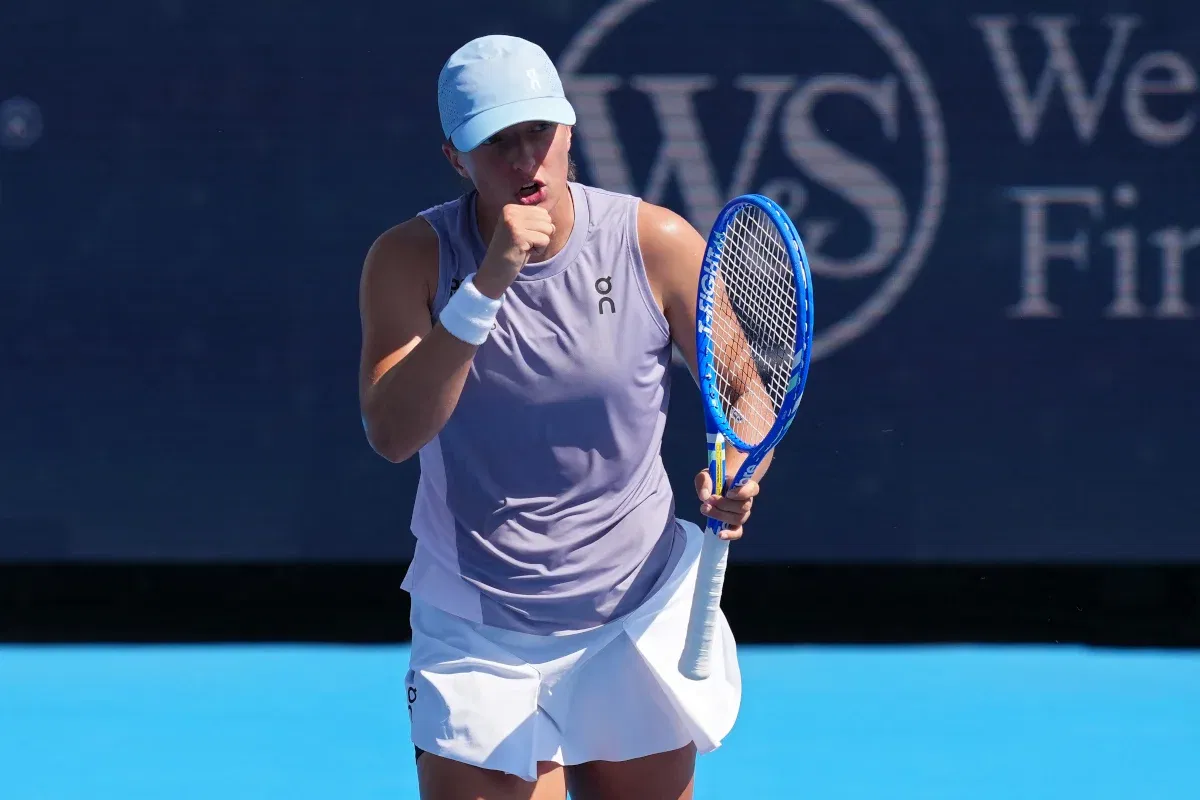 One point slam: Swiatek stuns Cobolli, Moutet upset by a coach