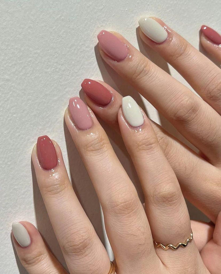 7 inspirasi nail art 3 warna yang cute dan aesthetic
