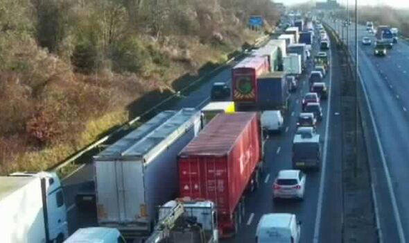 M25 traffic: All traffic held on major motorway as vehicle fire sparks ...