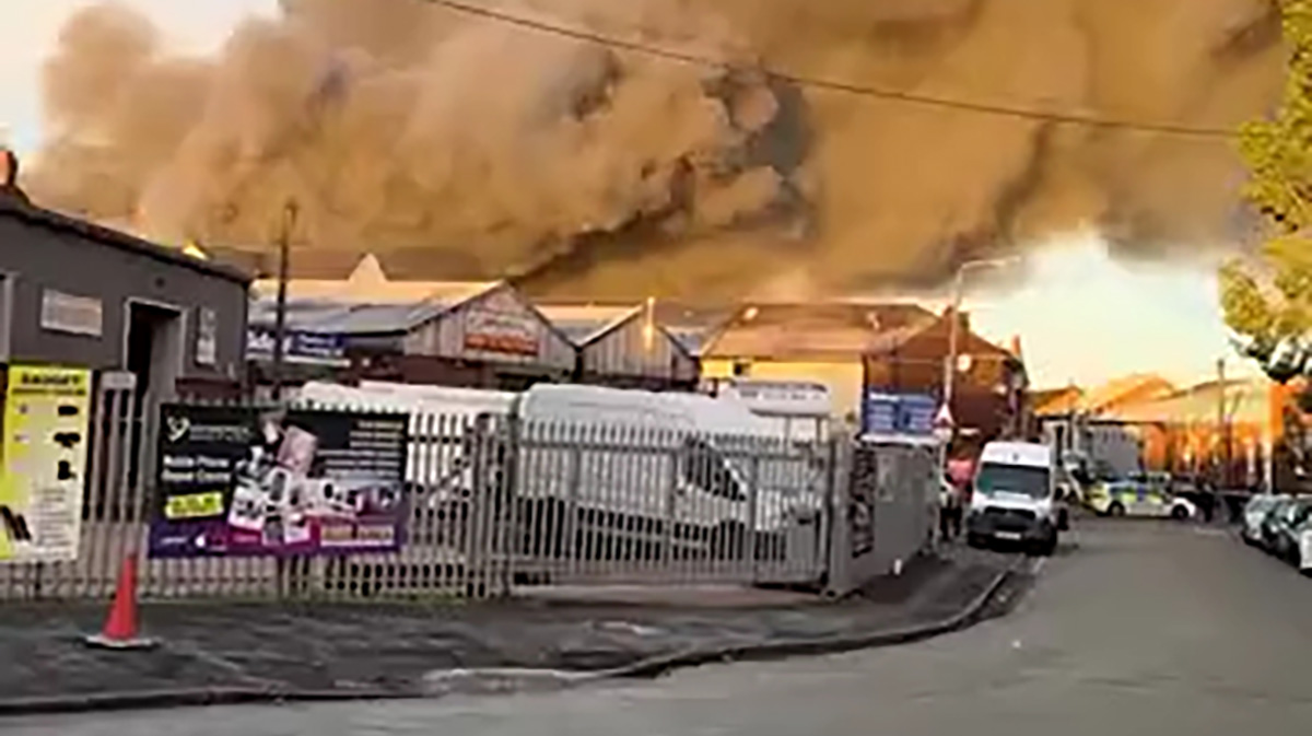 Major 'toxic fire' in Wolverhampton prompts evacuation