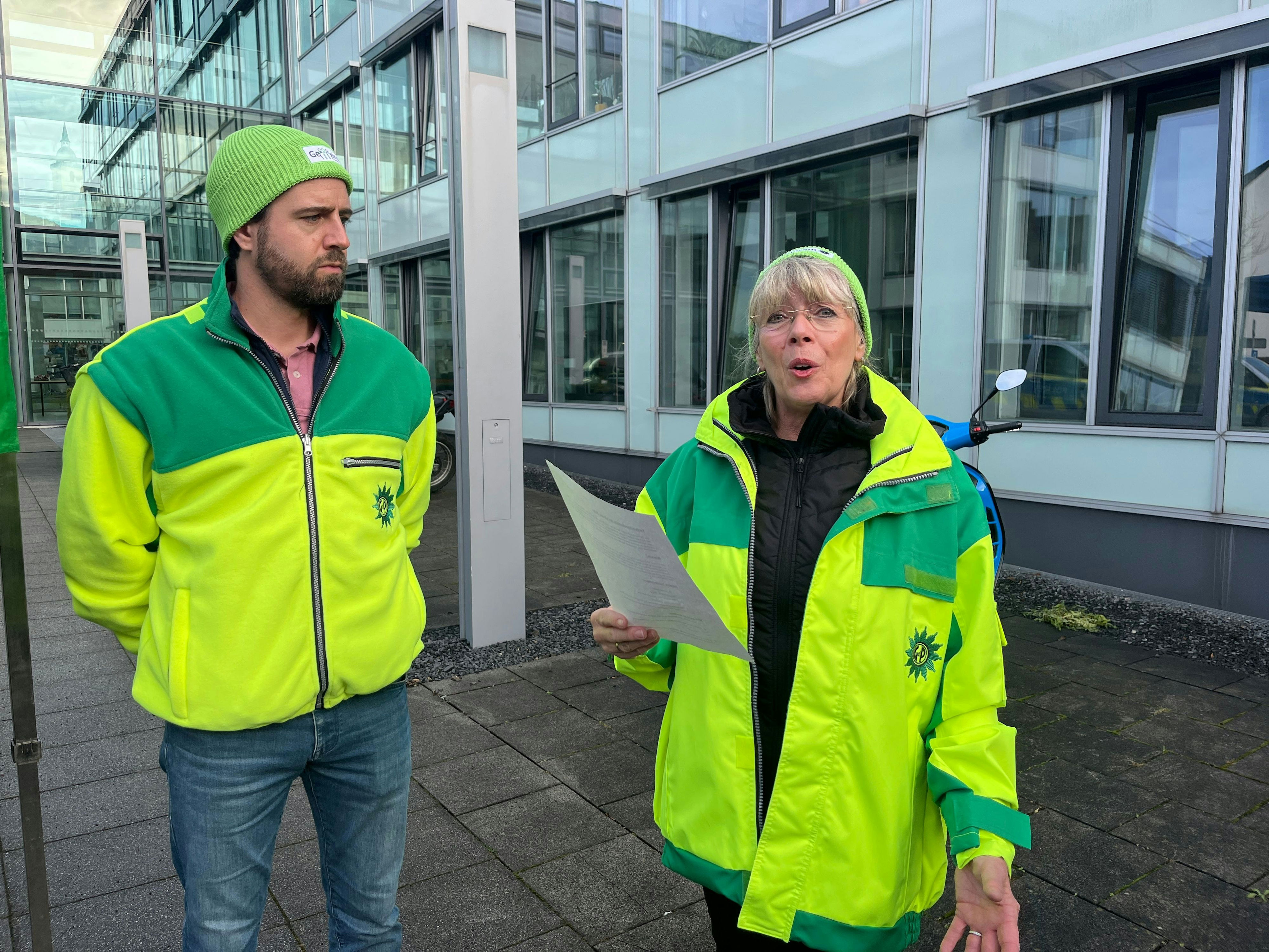 Tarifrunde: Beschäftigte der Polizei versammelten sich in Siegburg zur ...