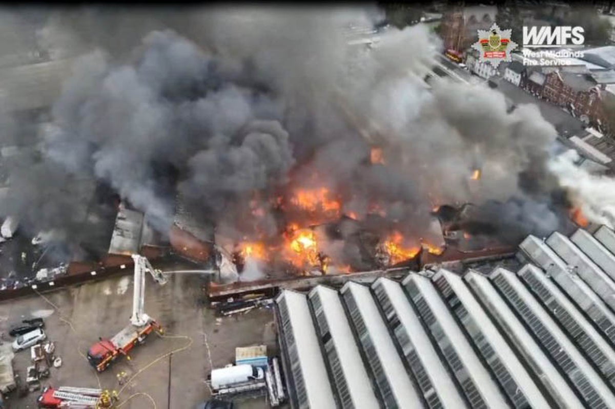 Smoke seen for miles after Wolverhampton factory fire