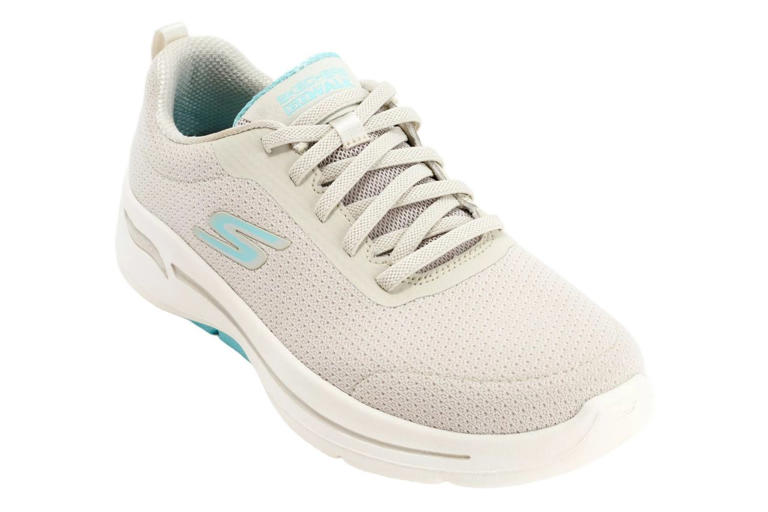 The Skechers sneakers that nurses say 'don't hurt' their feet after 16 ...