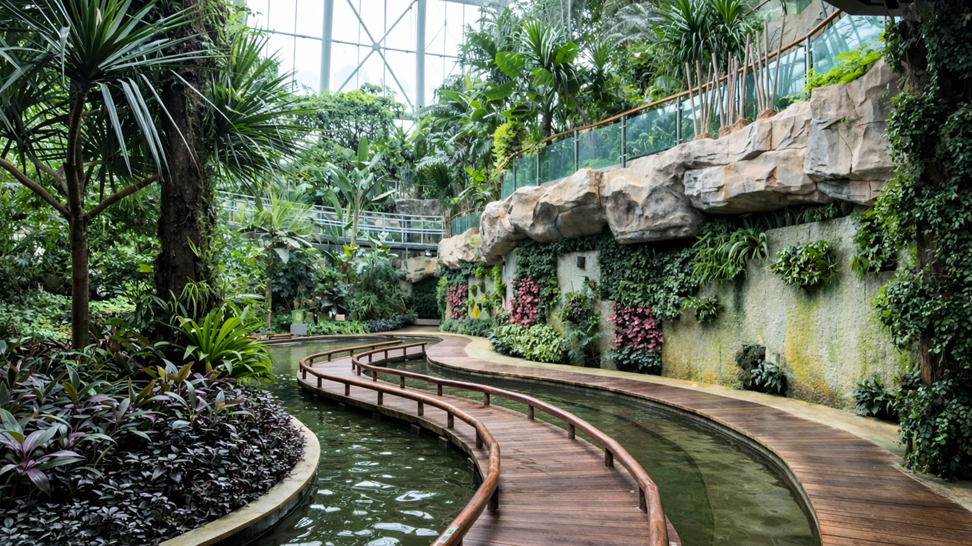 A peaceful jungle walk inside Huizhou’s dome
