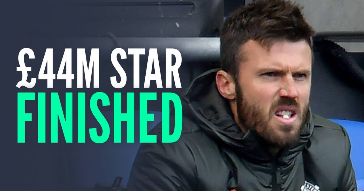 Mega-money flop 'finished' at Man Utd with star told there's 'no way ...