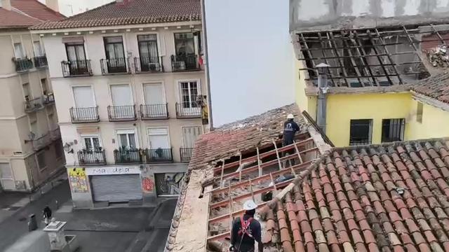 La policía precinta el derribo del restaurante Baobab, que seguía ...