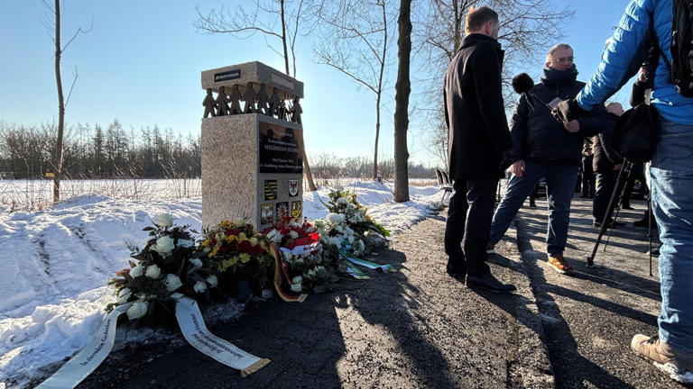 Gedenken in Lauchhammer: Stele für getöteten Polizisten sorgt für ...
