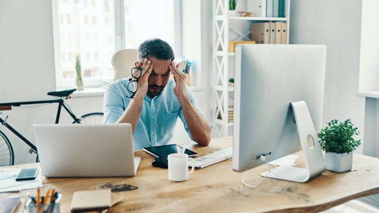 15 working-class money habits that fuel nonstop financial anxiety