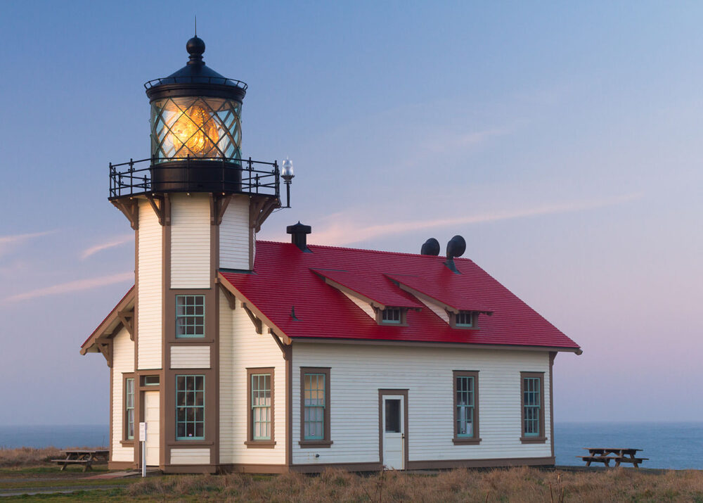 17 US lighthouse landmarks that feel calm compared to the famous ones