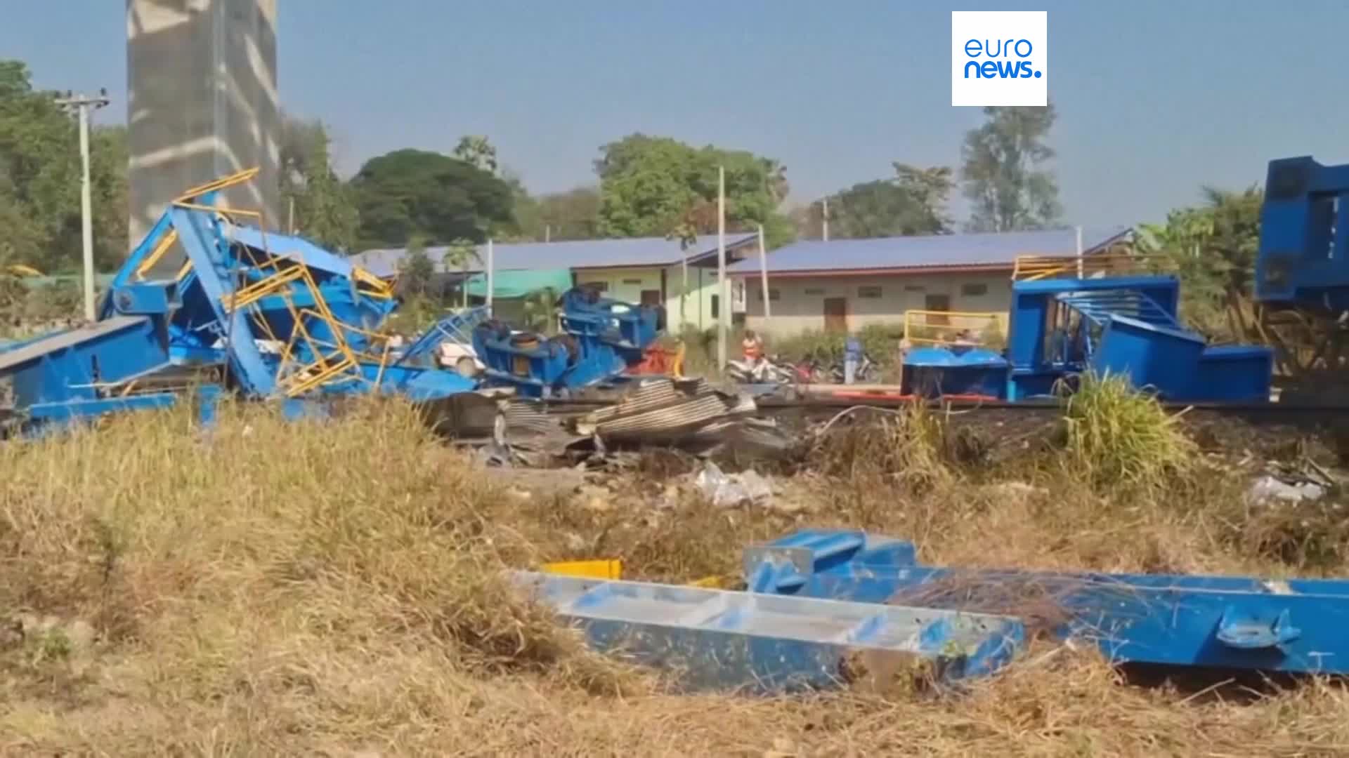 Une grue s'effondre sur un train en Thaïlande : des dizaines de morts ...