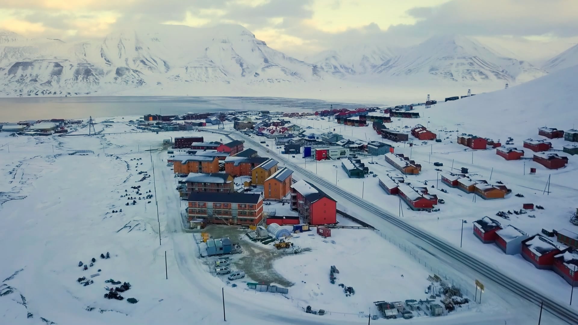 Arctic wonders above Svalbard: Drone discovers the wild north - Worldwide