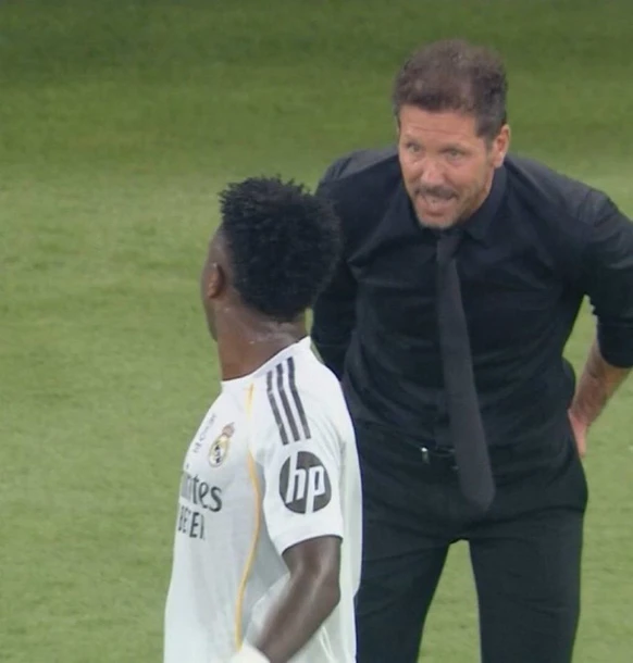 Après son trash-talking, Simeone n'aurait pas dû s'excuser envers Vinicius