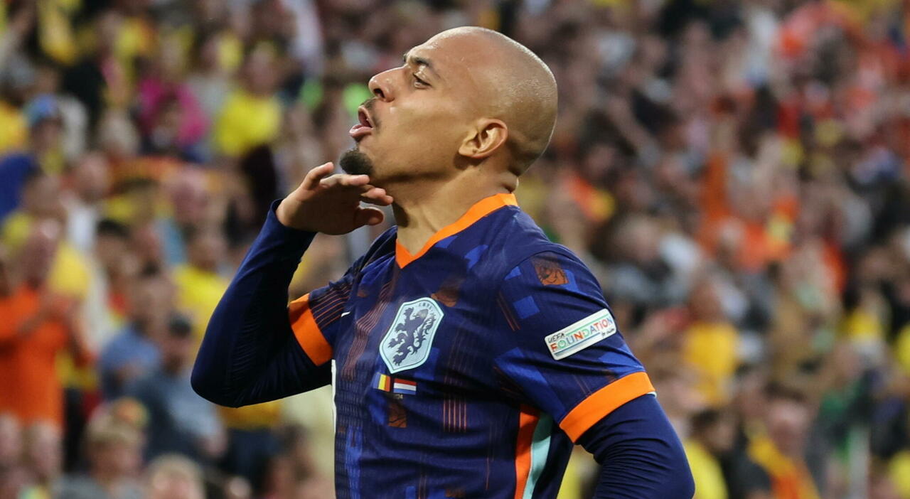 Roma, è fatta per Malen: tutte le cifre. Col Torino ci sarà