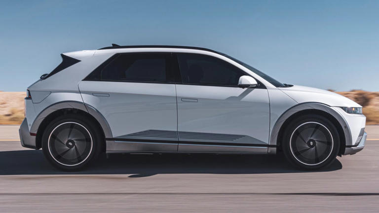 January’s best EV deals: $18,000 off this SUV!