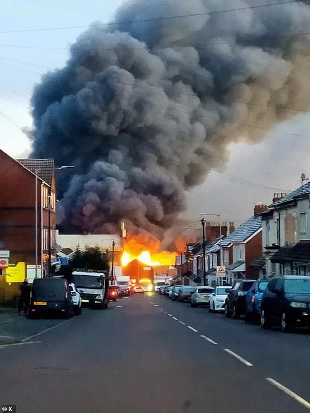 Firefighters rush to 'major toxic incident' at Wolverhampton factory