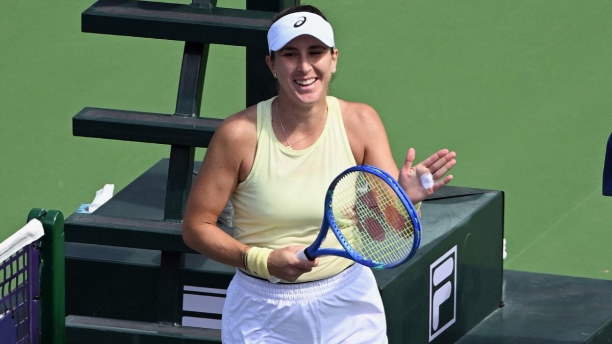 (Video) Belinda Bencic cries inconsolably in Stan Wawrinka’s arms after ...