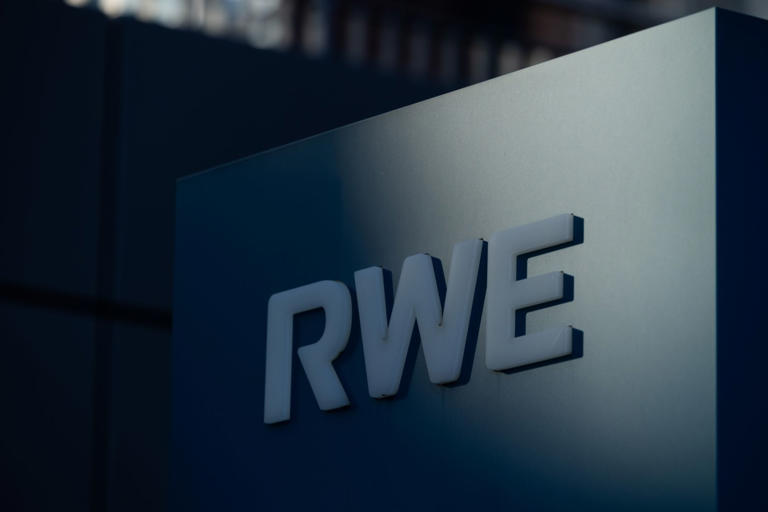 Germany's RWE wins 6.9 GW offshore wind contracts in UK action