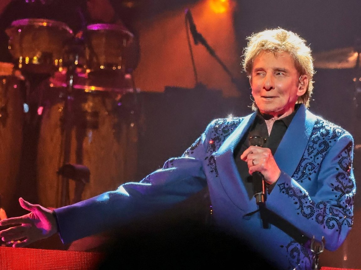 After cancer treatment: Barry Manilow announces new tour dates