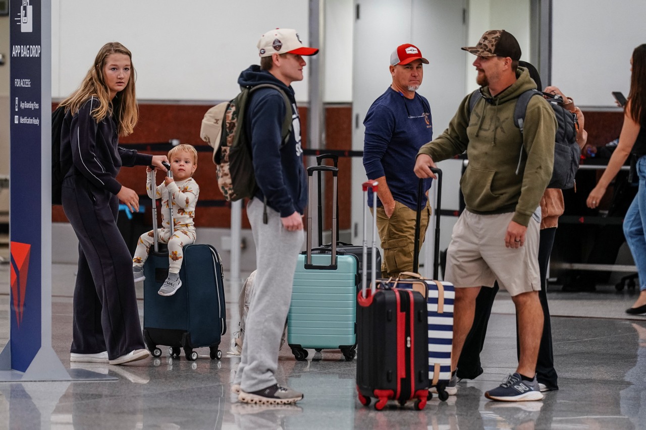 The futile campaign to get people to dress better on planes