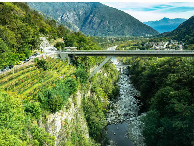 Ferrovia Vigezzina-Centovalli: il treno panoramico più bello si tinge ...