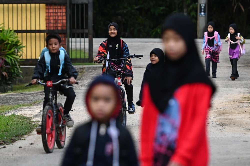 Dungun residents brave unusually cold 18-degree Celsius temperatures