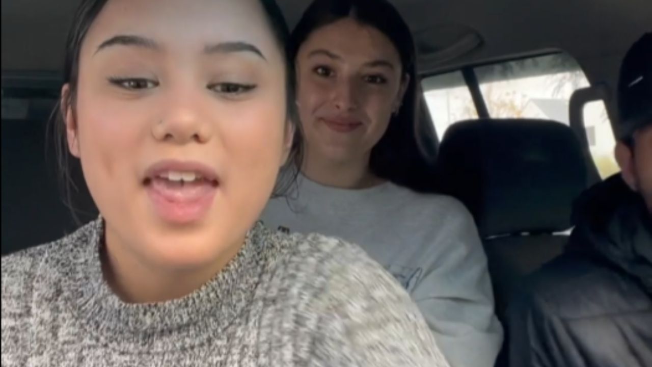 Mom-to-be does intimate gender reveal with partner and bestie of 4 years