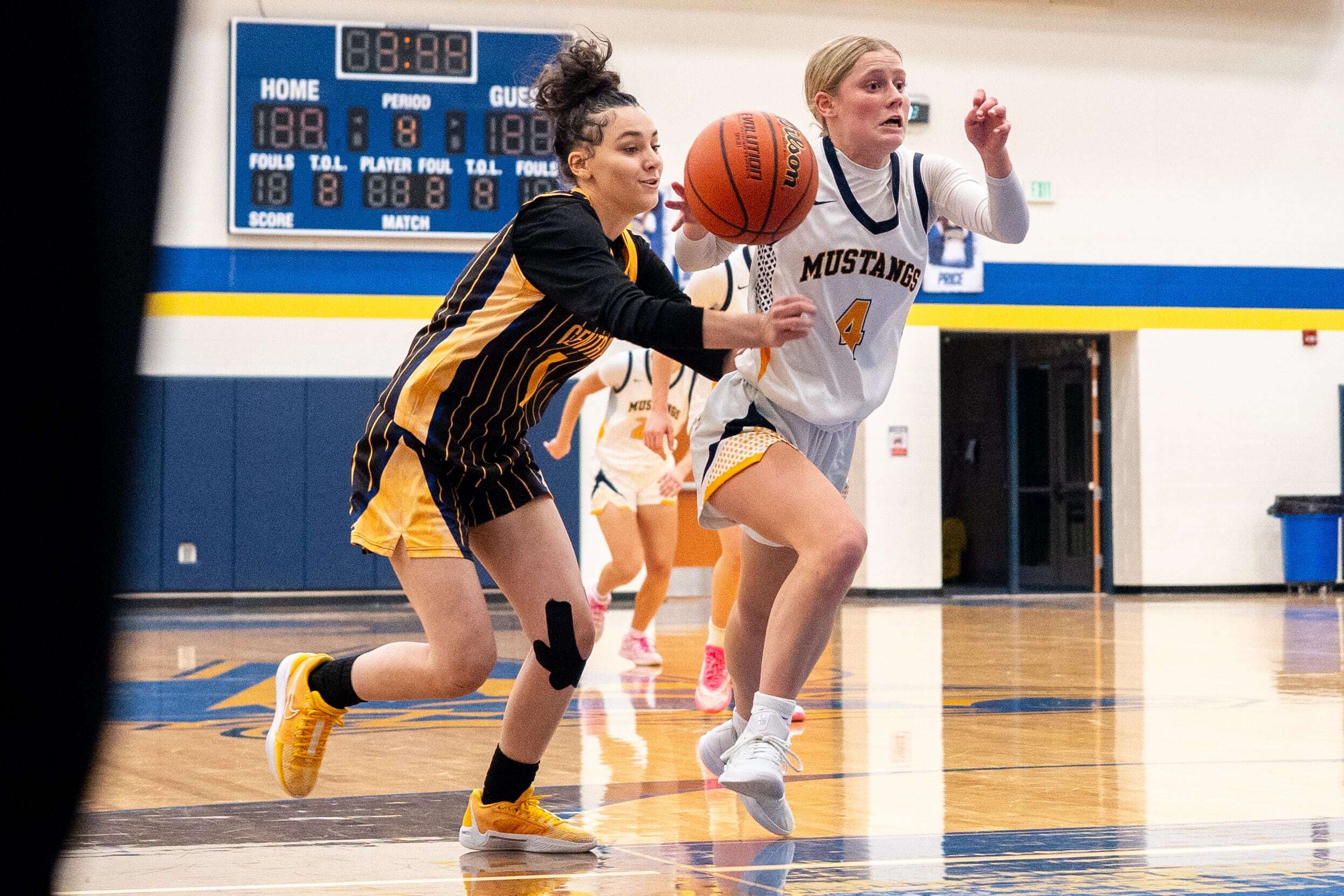 6-foot-1 junior dominates early, powers Portage Central to top of SMAC