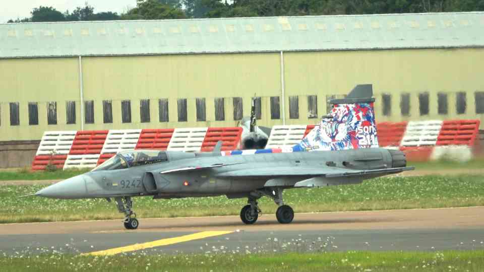 This fighter jet’s whine cut straight through the air