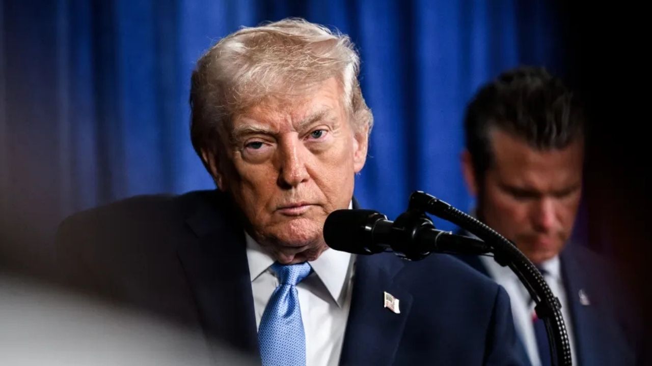 Trump’s bizarre ‘Chewbacca-like’ moan and hand gestures raise eyebrows